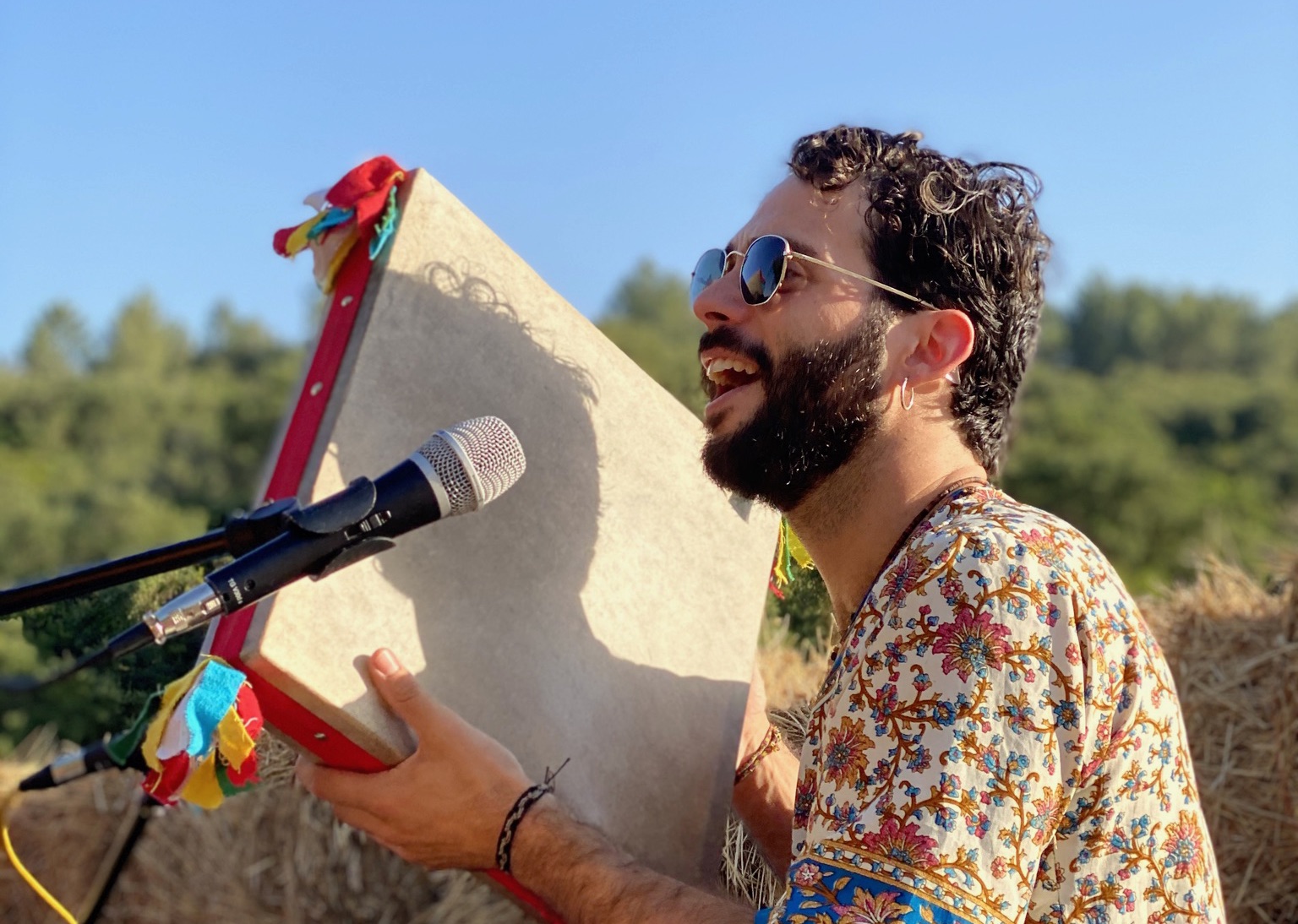 Edgar Valente: A Carnation, a Rose and an Orange Blossom | Invisible ...