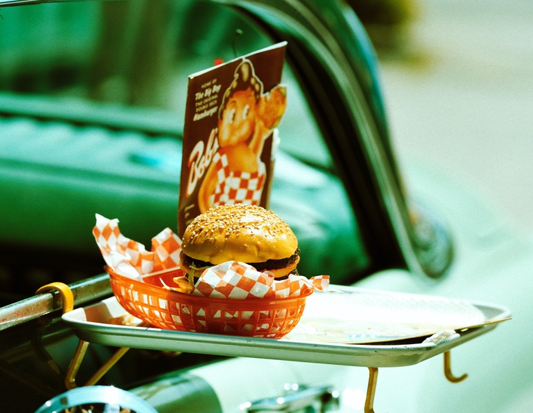 Skatecafe Drive Thru Burgers - De Buik van Amsterdam