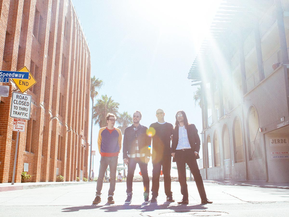 ALBUM REVIEW: Weezer - The White Album | Bandwagon | Music media