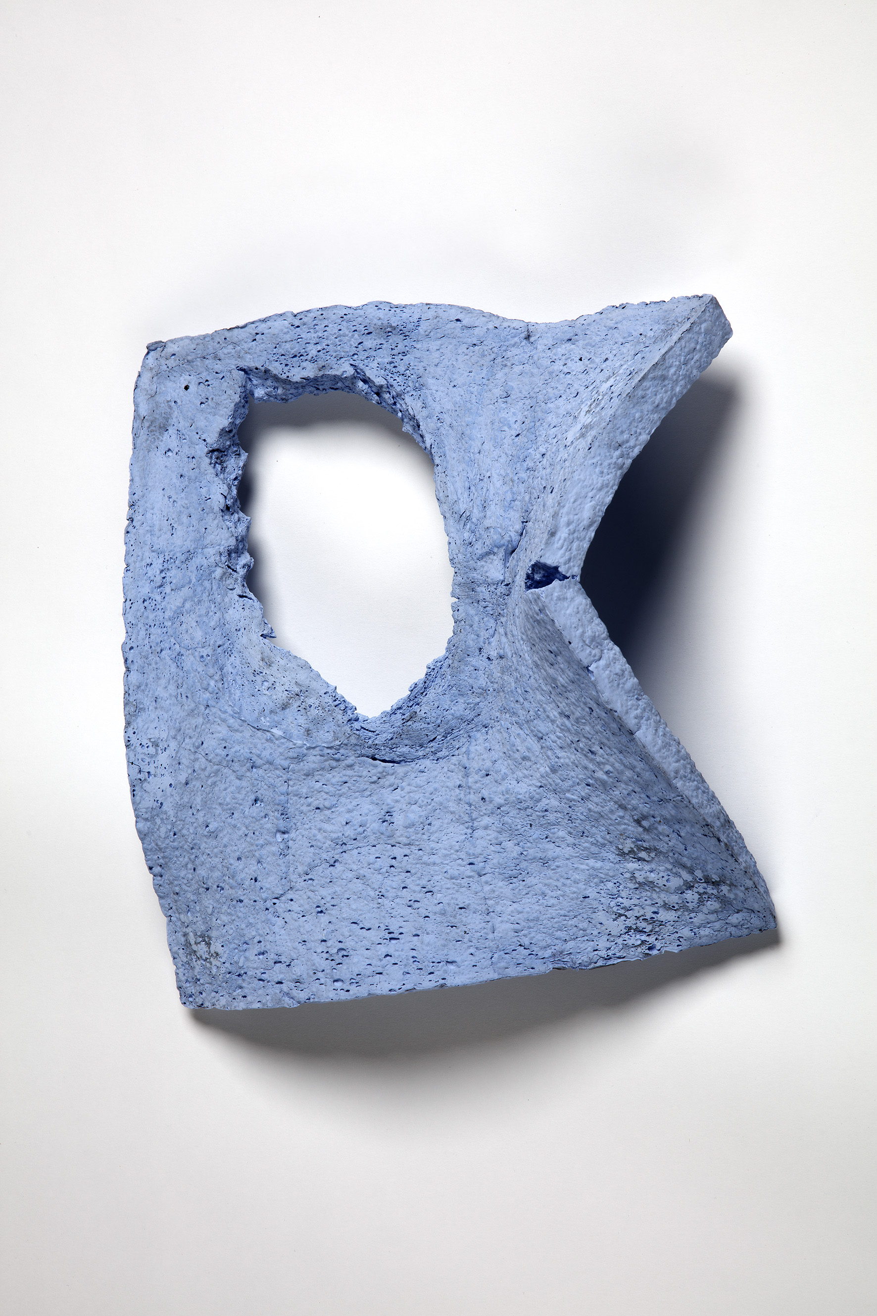 Persona recargada de la cabeza, un extra - Museo Jumex