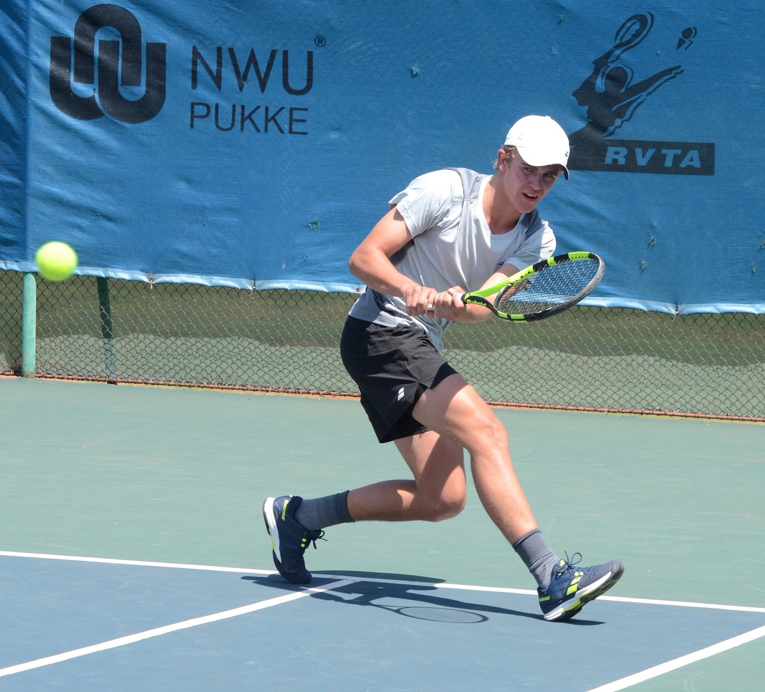 Henning advances but Petchey exits - Tennis South Africa
