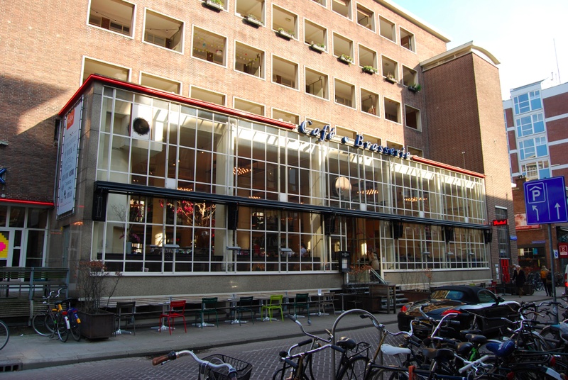 Dudok: brasserie met tijdloze architectuur - De Buik van Rotterdam